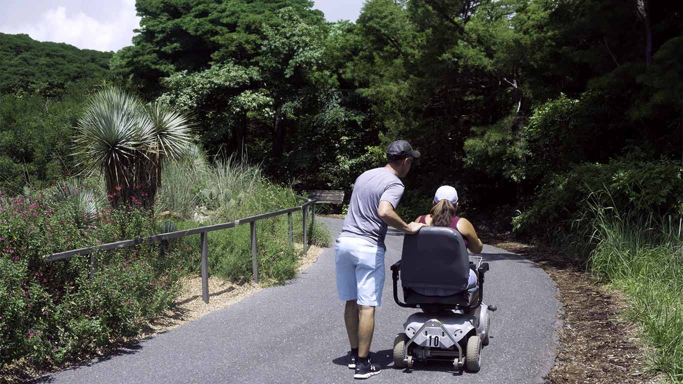 Accessibility & Service Animals | North Carolina Zoo